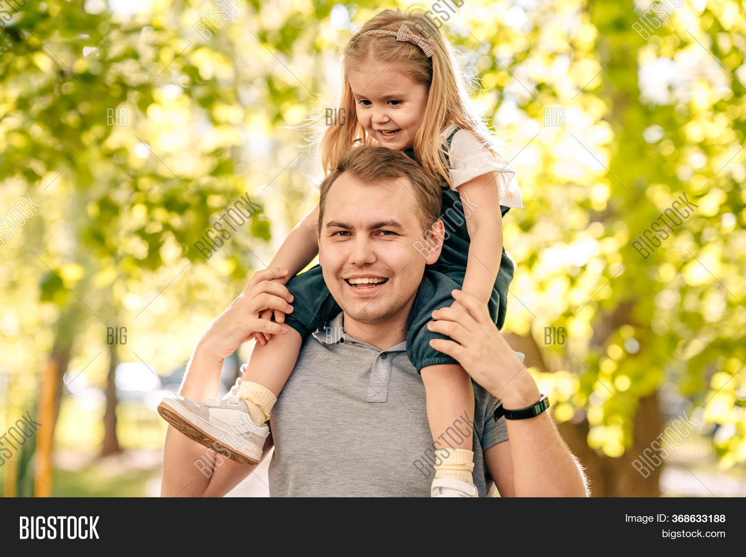 Dad Small Daughter Image & Photo (Free Trial) | Bigstock