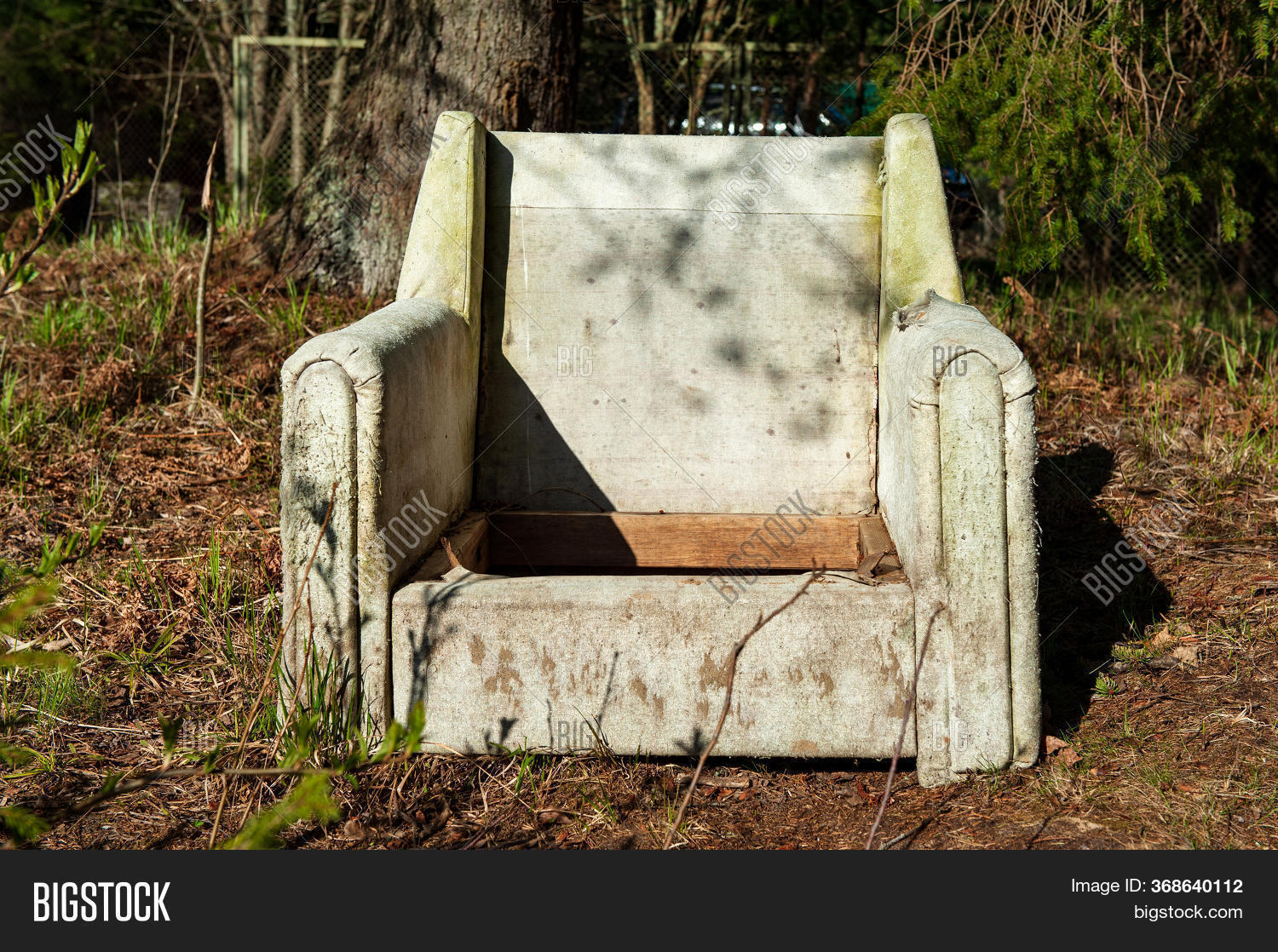 Worn Abandoned Chair Image & Photo (Free Trial) | Bigstock