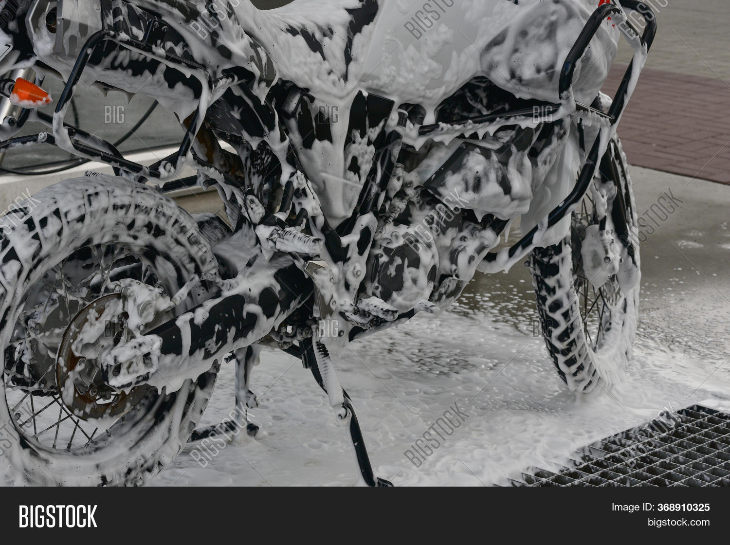Motorcycle Washing Image & Photo (Free Trial) | Bigstock