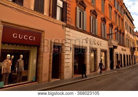 View Gucci Store Via Image & Photo (Free Trial) | Bigstock