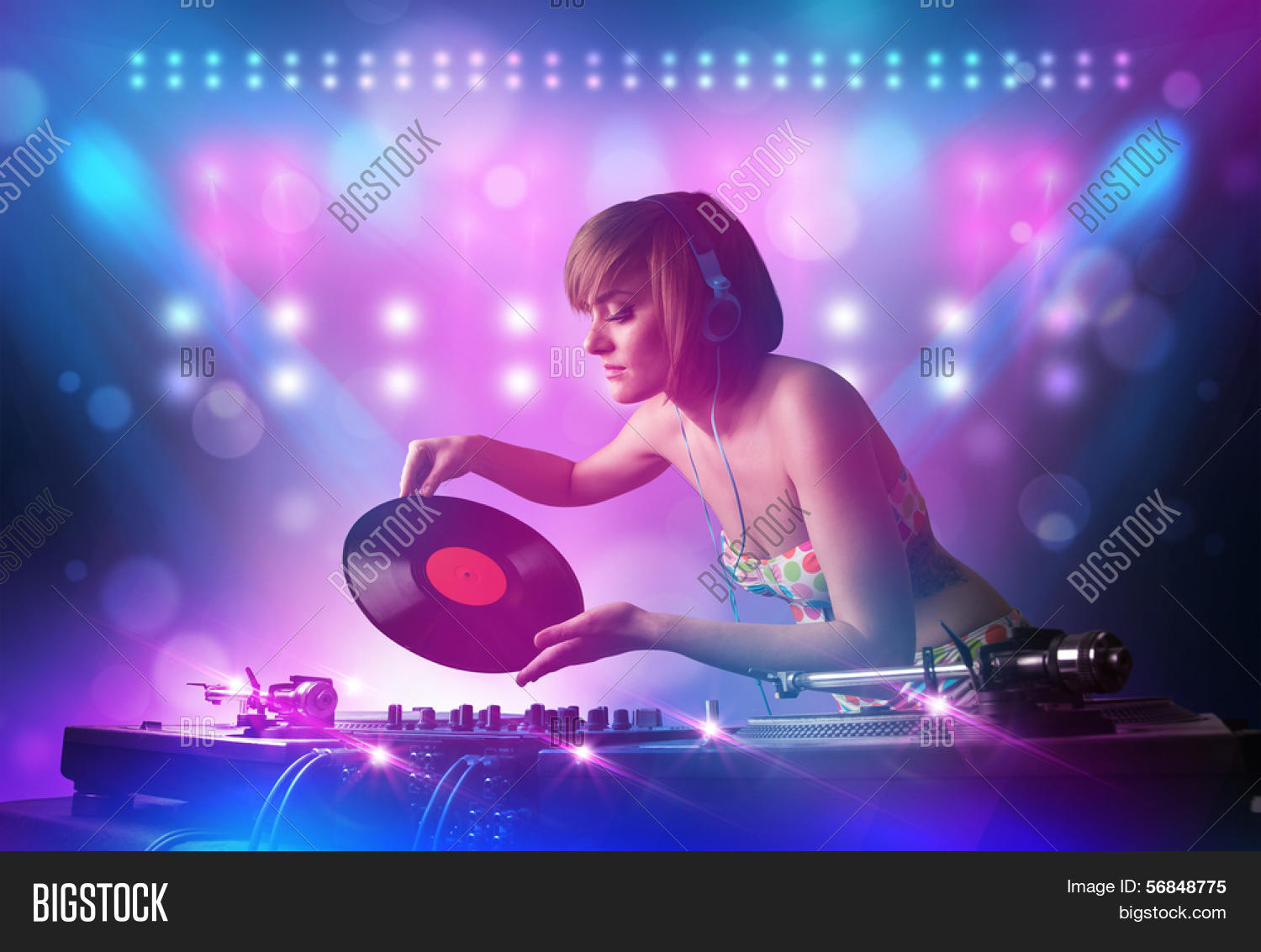 Pretty Young Disc Image & Photo (Free Trial) | Bigstock