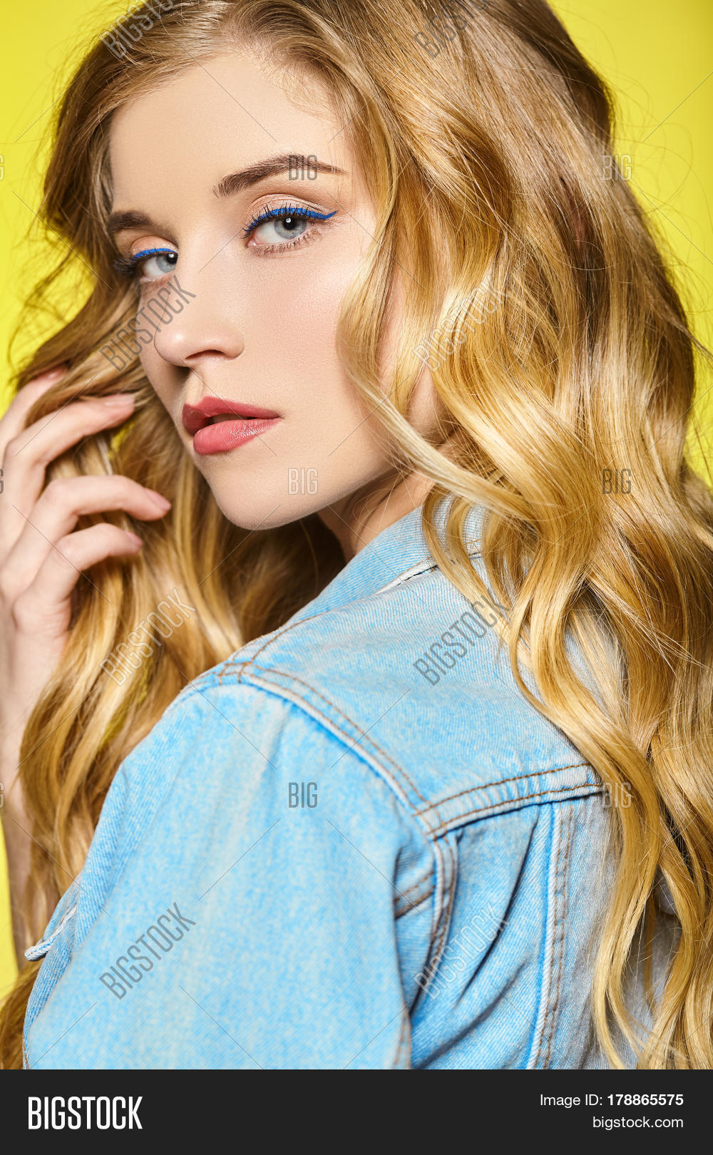 Attractive Young Girl Image & Photo (Free Trial) | Bigstock