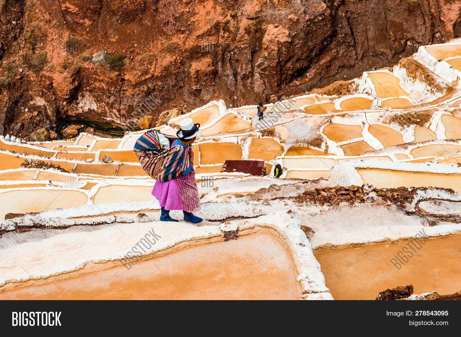 Imagen y foto Salt Extraction (prueba gratis) | Bigstock