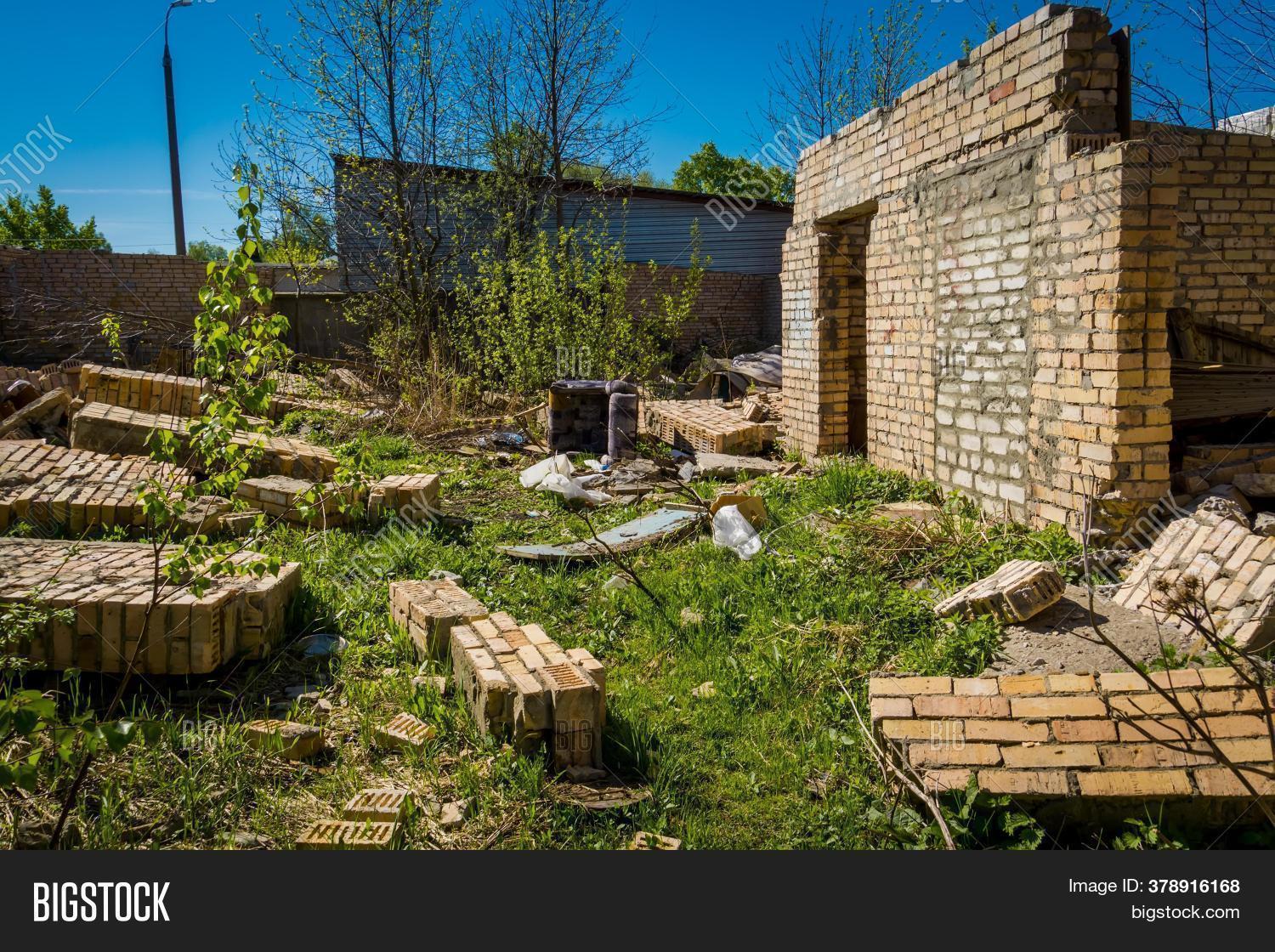 Broken Brick Building Image & Photo (Free Trial) | Bigstock