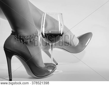Female Feet Chain Image & Photo (Free Trial) | Bigstock