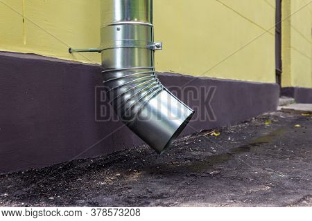 Aluminum Gutter Box Image & Photo (Free Trial) | Bigstock