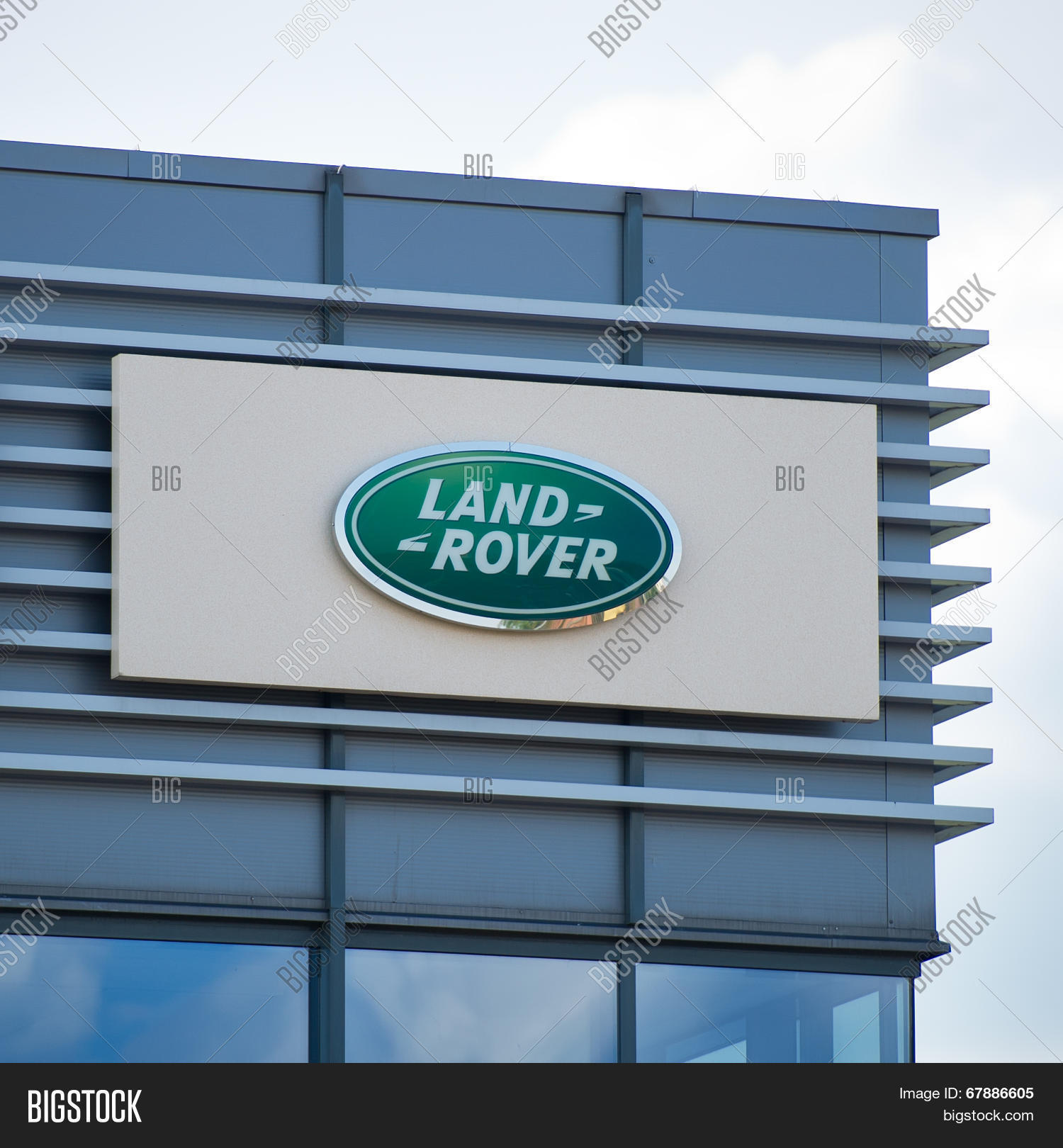 Land Rover Logo Image & Photo (Free Trial) | Bigstock