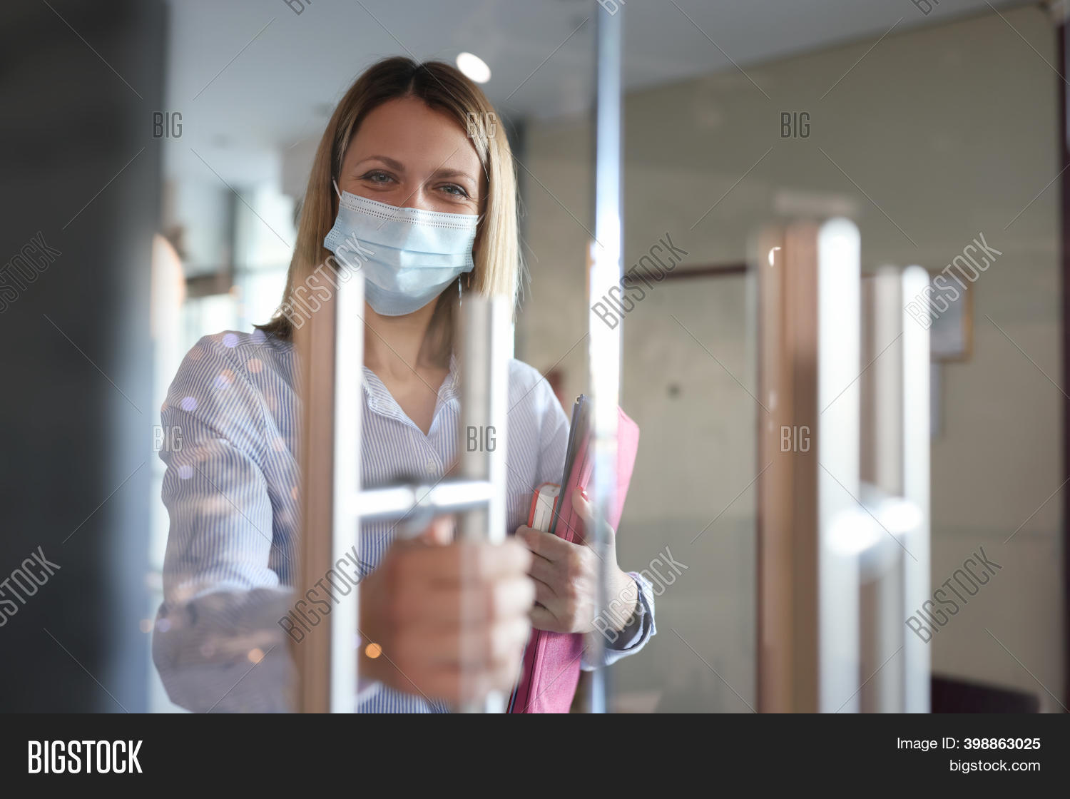 Portrait Smiling Woman Image & Photo (Free Trial) | Bigstock