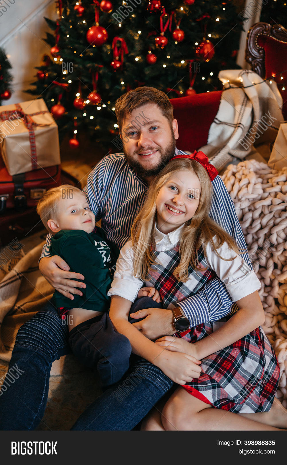 Close Overjoyed Family Image & Photo (Free Trial) | Bigstock