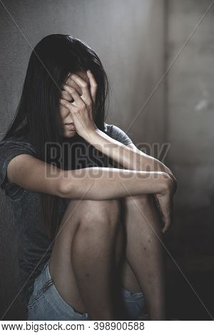 Women Feeling Lonely Image & Photo (Free Trial) | Bigstock