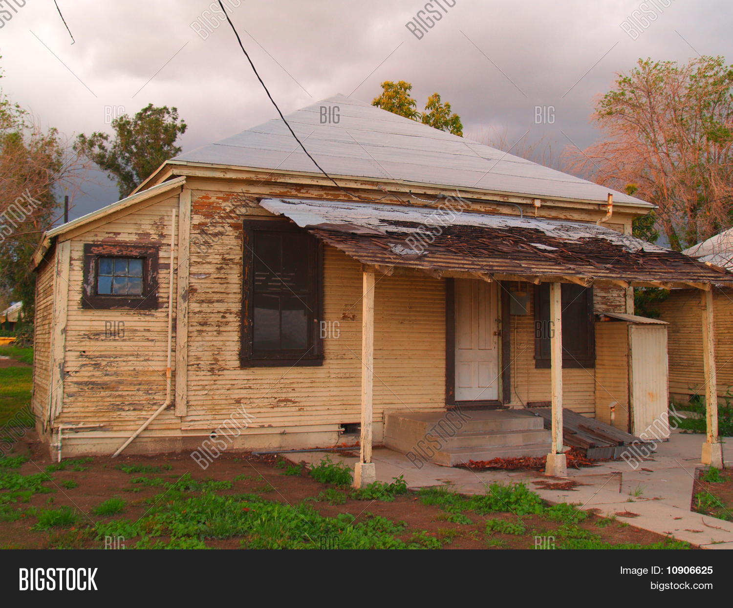 Dilapidated House Image & Photo (Free Trial) | Bigstock