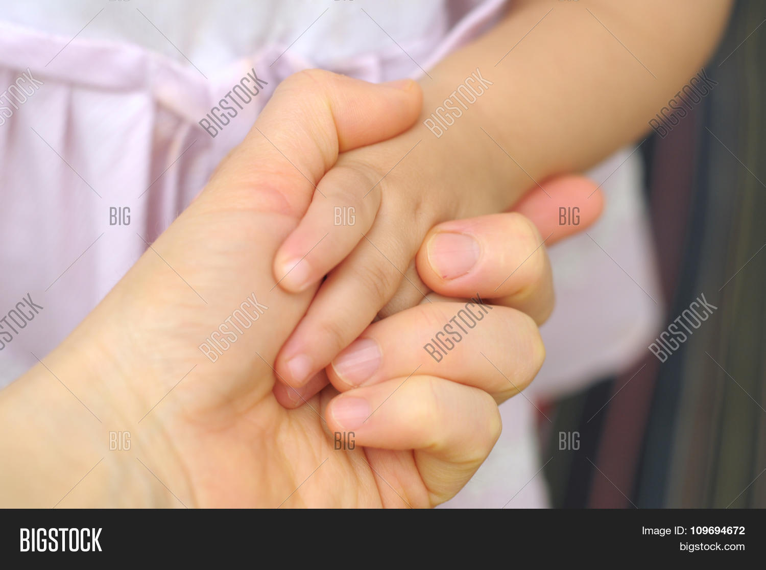 Little Girl 图片和照片（免费试用） | Bigstock