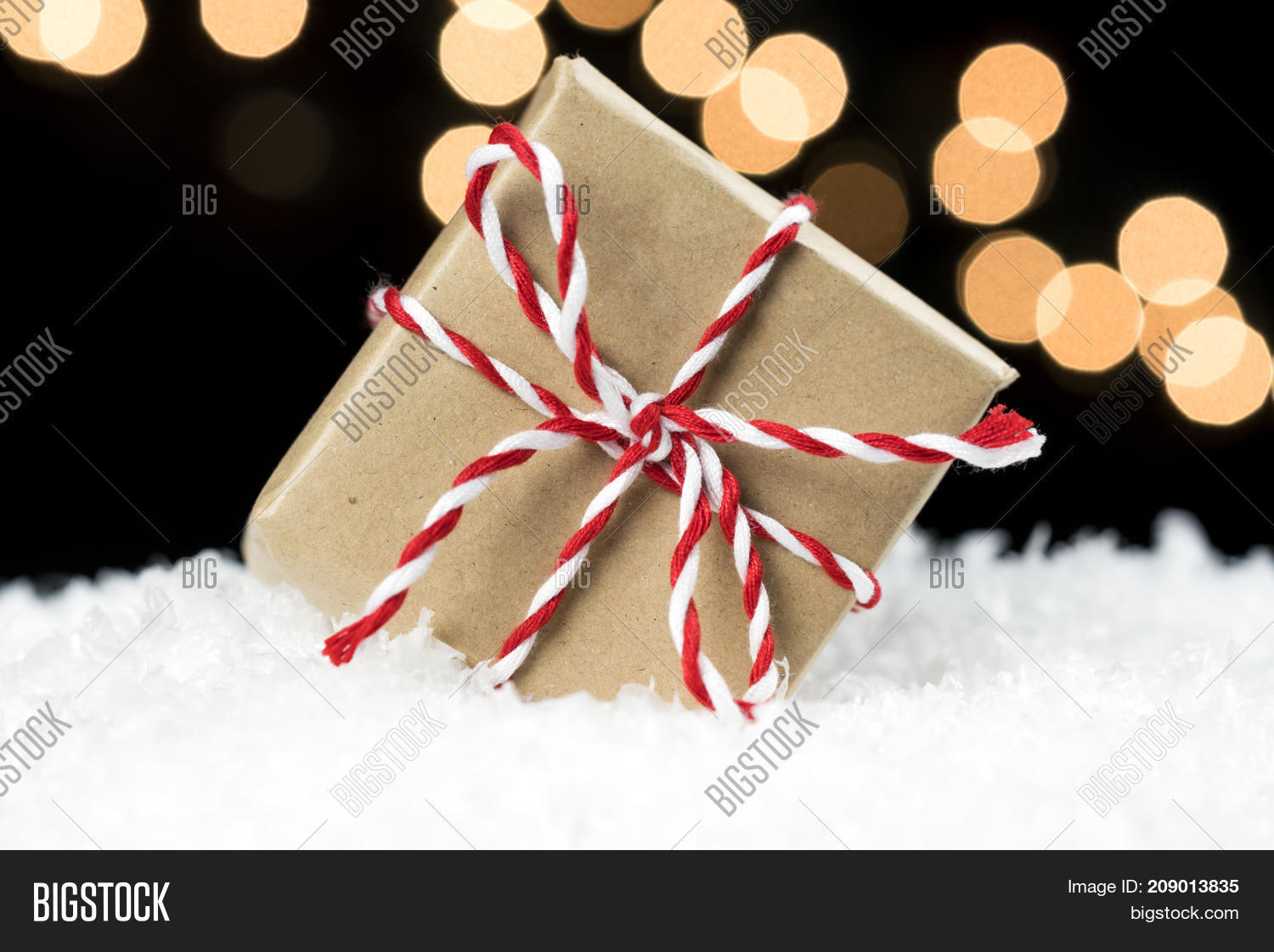 Small Gift Box Wrapped Image & Photo (Free Trial) | Bigstock