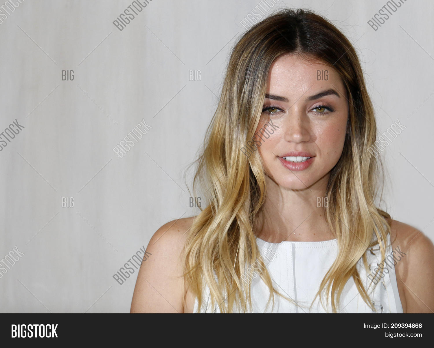 Ana De Armas Hammer Image & Photo (Free Trial) | Bigstock