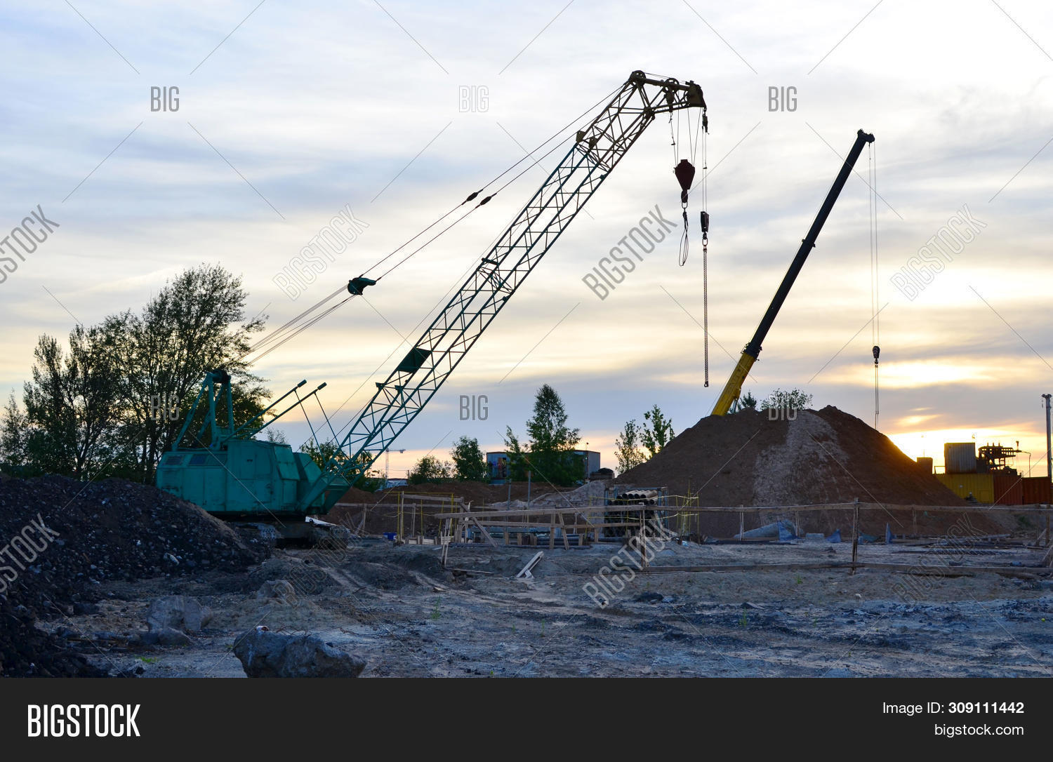 Crawler Crane On Image & Photo (Free Trial) | Bigstock