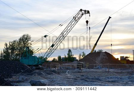 Crawler Crane On Image & Photo (Free Trial) | Bigstock