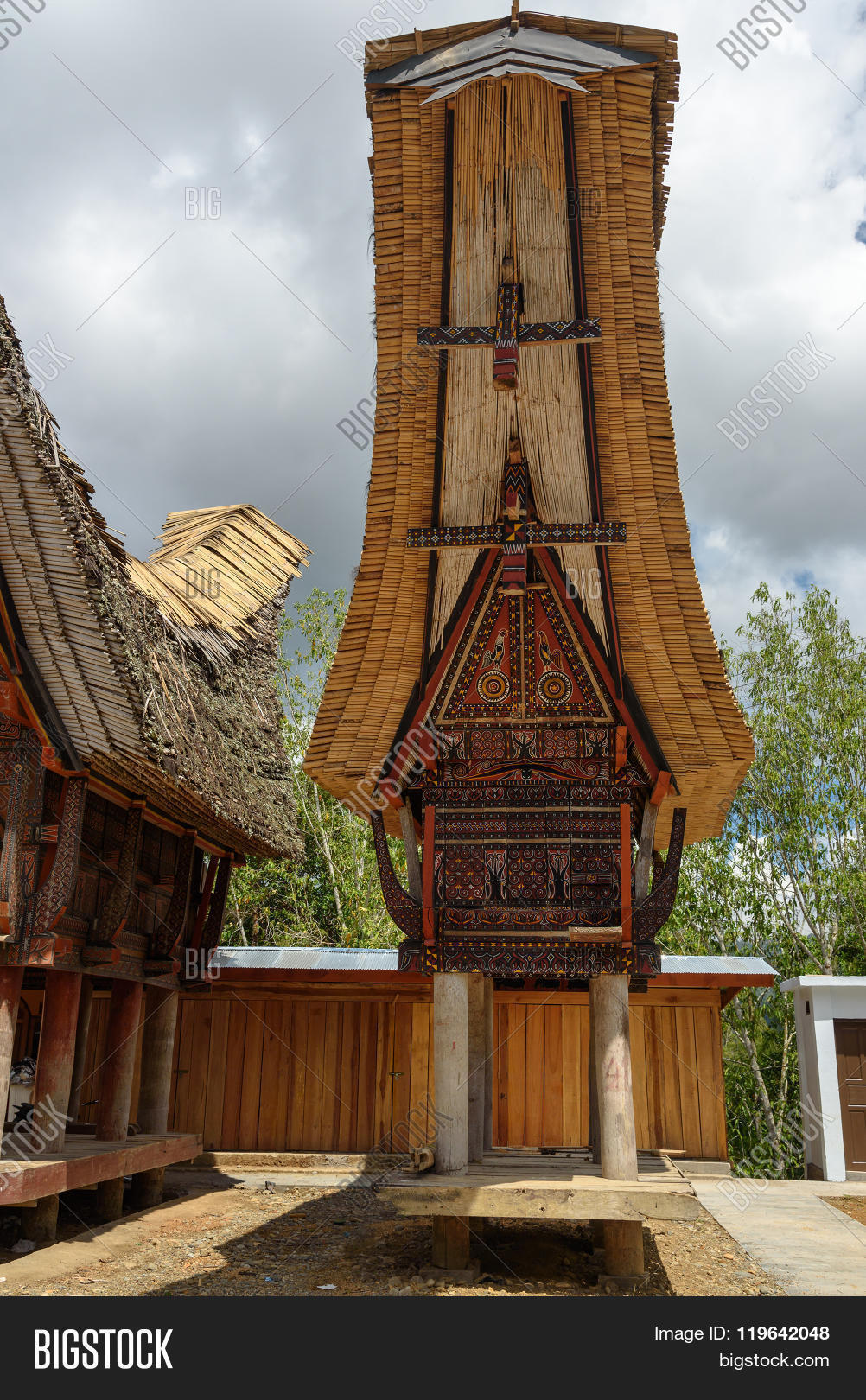 Tongkonan Traditional Image & Photo (Free Trial) | Bigstock