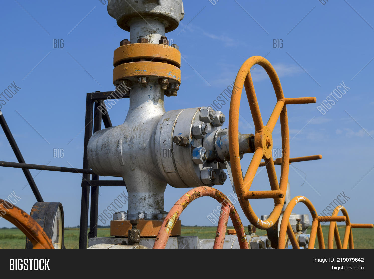 Oil Well Wellhead Image & Photo (Free Trial) | Bigstock
