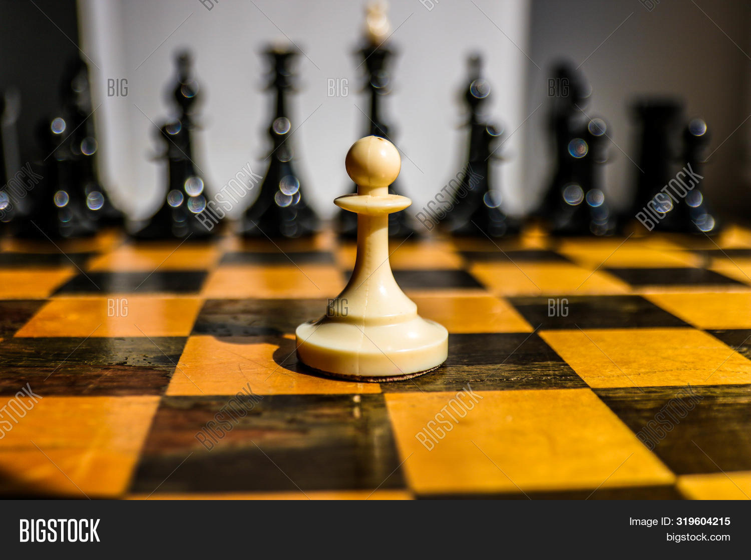 Imagen y foto White Pawn On Chess (prueba gratis) | Bigstock