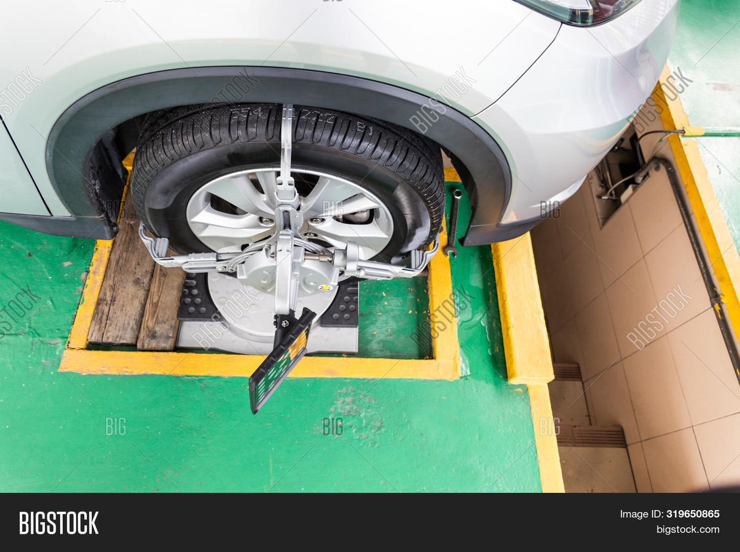 Car Wheel Clamp Wheel Image & Photo (Free Trial) | Bigstock