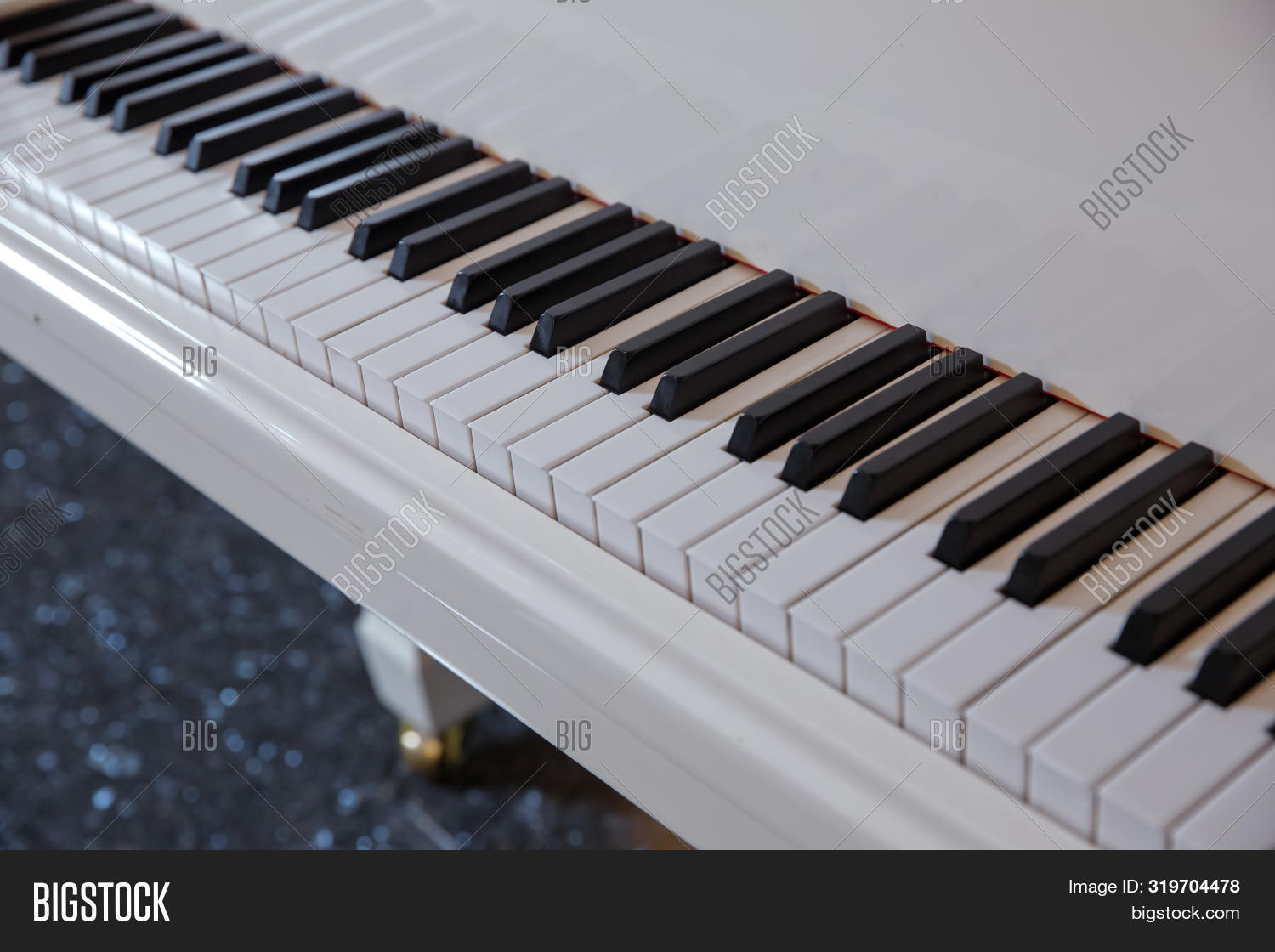 Piano Keyboard Glossy Image & Photo (Free Trial) | Bigstock