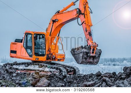 Excavator Loading Image & Photo (Free Trial) | Bigstock