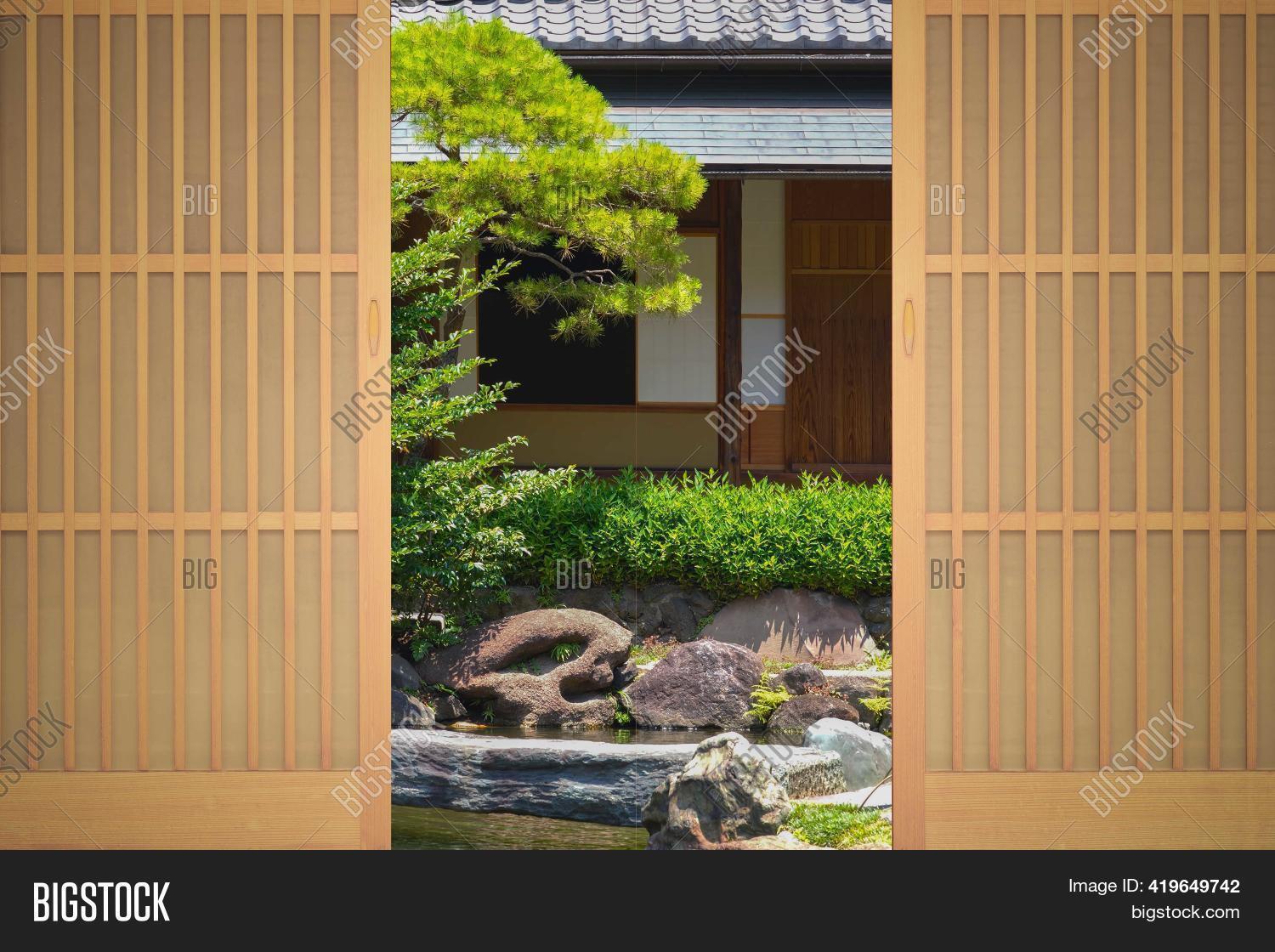 Traditional Japanese Image & Photo (Free Trial) | Bigstock
