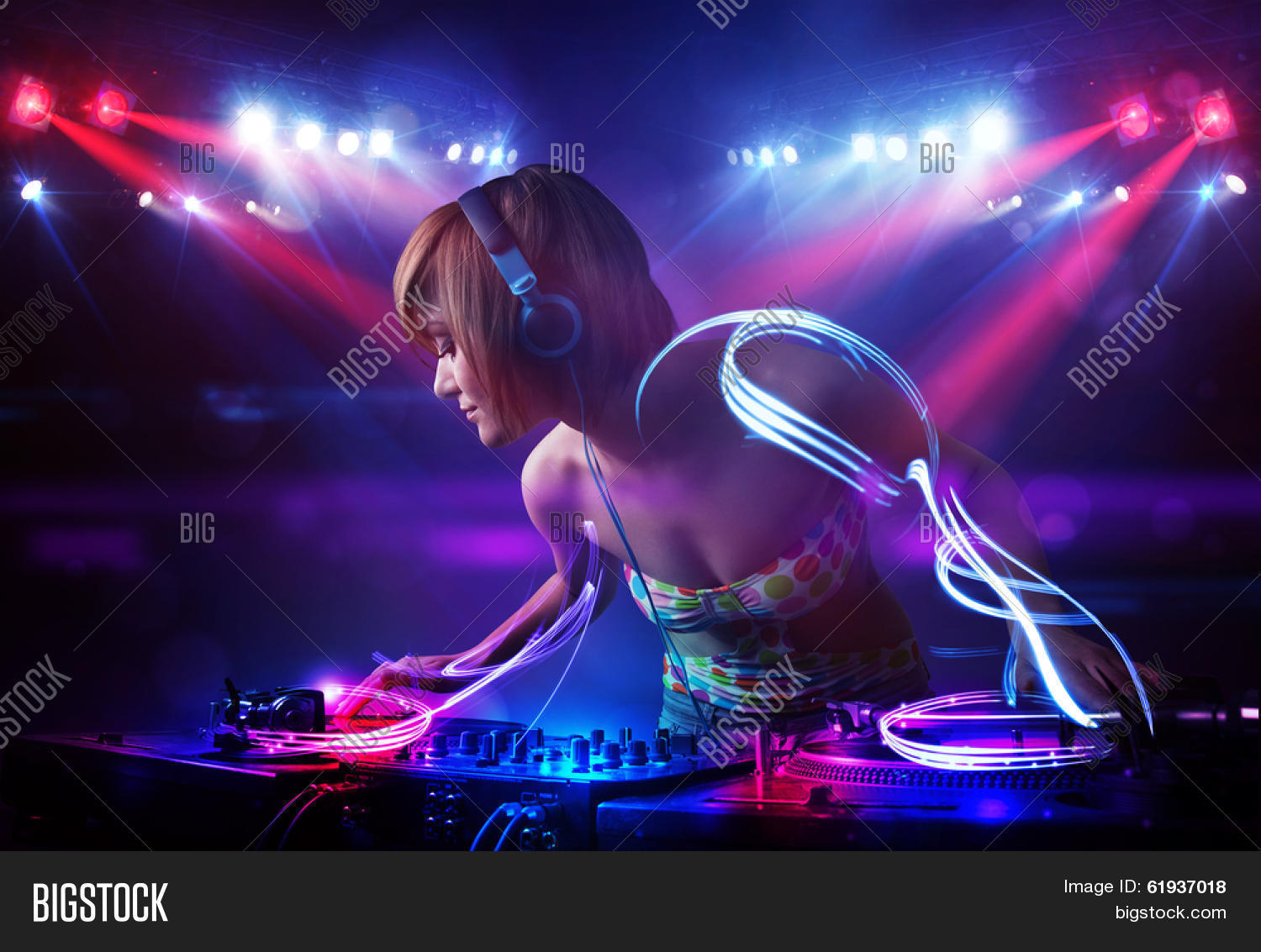 Pretty Young Disc Image & Photo (Free Trial) | Bigstock