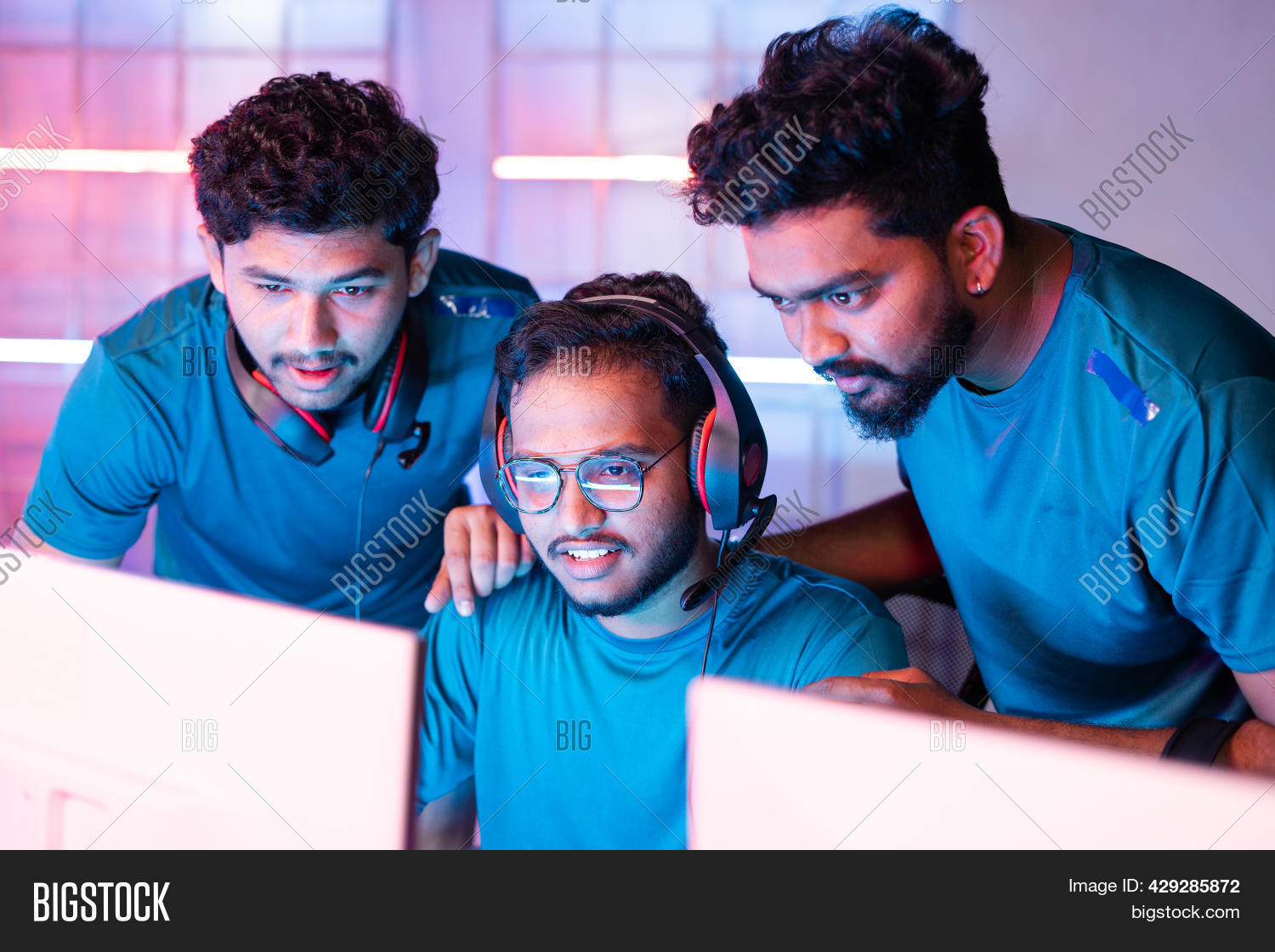 Team Gamers Discussing Image & Photo (Free Trial) | Bigstock