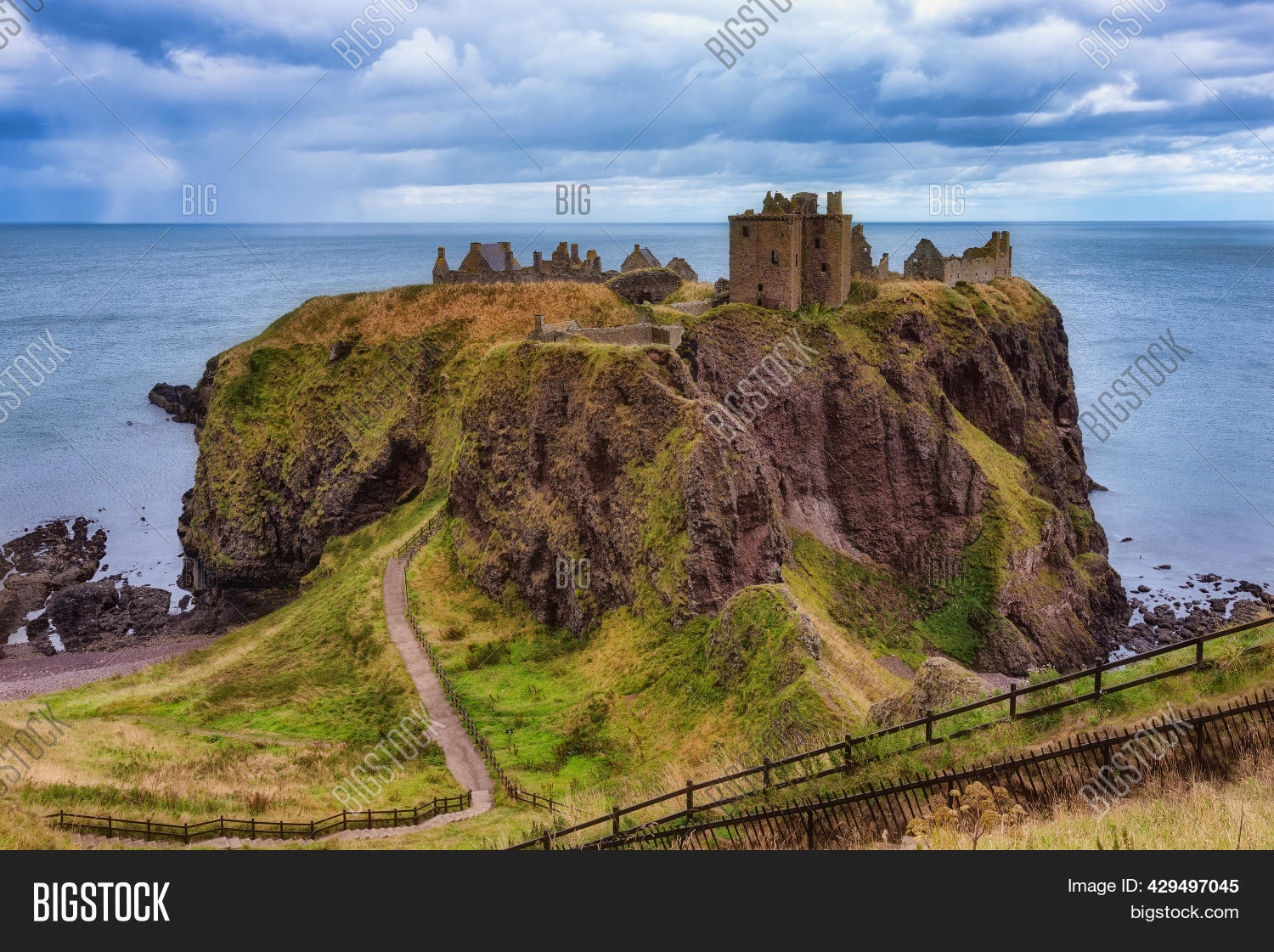 Dunnottar Castle Ruins Image & Photo (Free Trial) | Bigstock