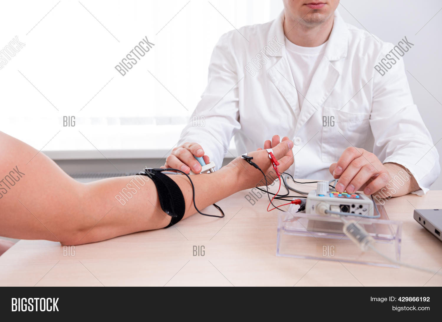 Patient Nerves Testing Image & Photo (Free Trial) | Bigstock