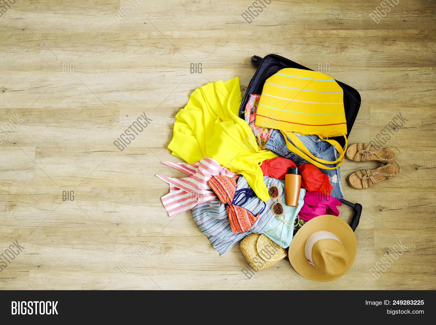 Open Suitcase Pile Image & Photo (Free Trial) | Bigstock