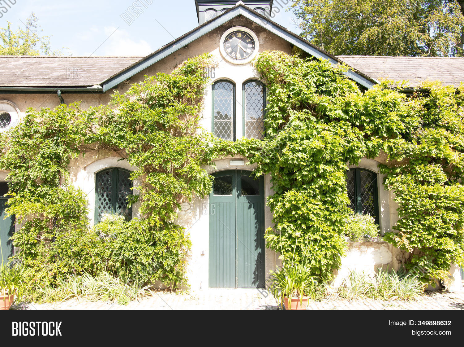 Old Barn Front Covered Image & Photo (Free Trial) | Bigstock