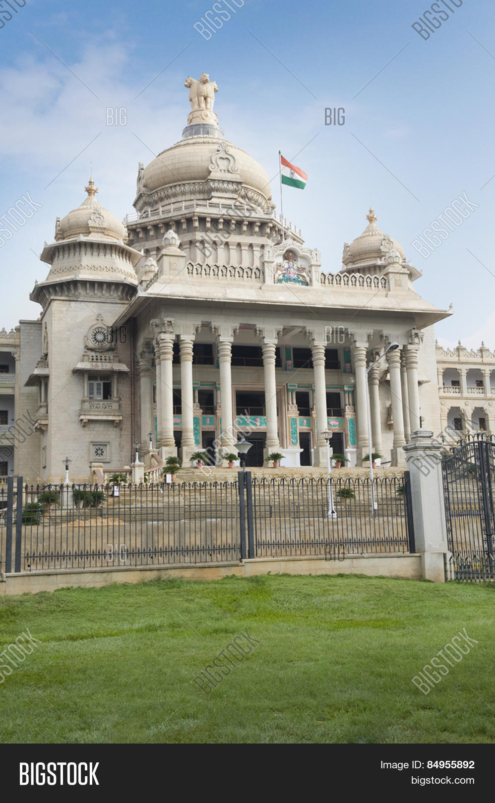 Facade Government Image & Photo (Free Trial) | Bigstock