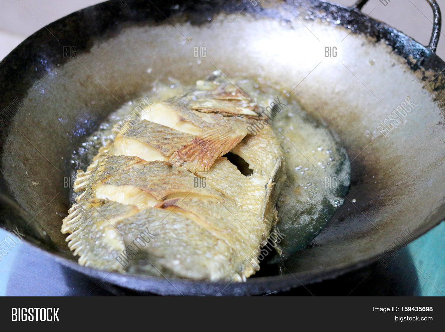 Fried Fish Frying Pan Image & Photo (Free Trial) | Bigstock
