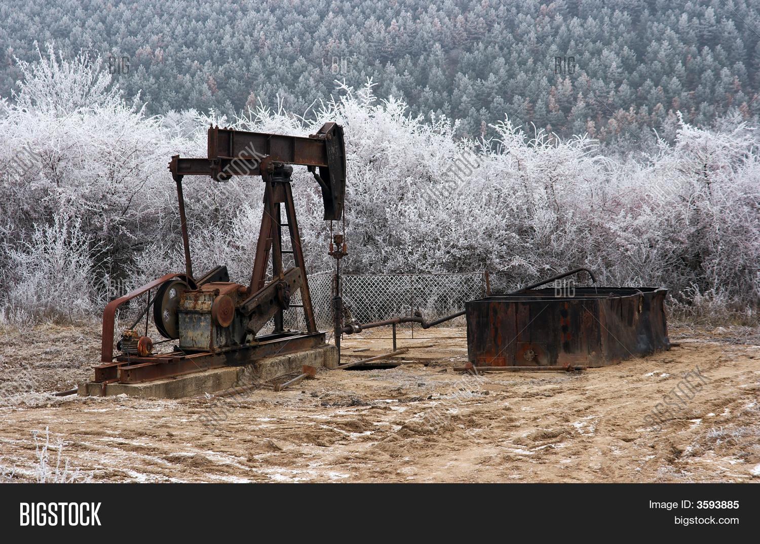 Oil Well Image & Photo (Free Trial) | Bigstock