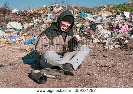 Dirty Homeless Woman Image & Photo (Free Trial) | Bigstock