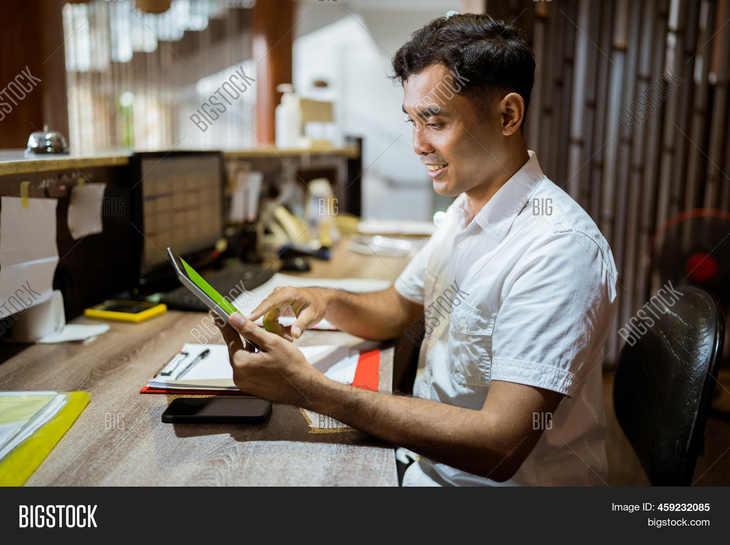 Side View Receptionist Image & Photo (Free Trial) | Bigstock