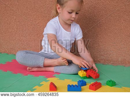 Child Little Girl Image & Photo (Free Trial) | Bigstock