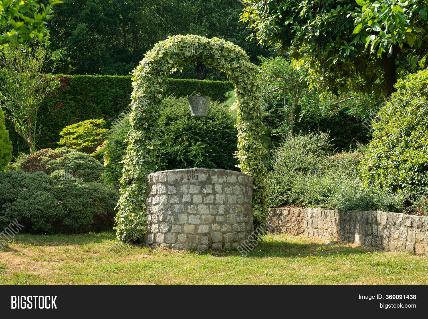 Garden Old Water Well Image & Photo (Free Trial) | Bigstock