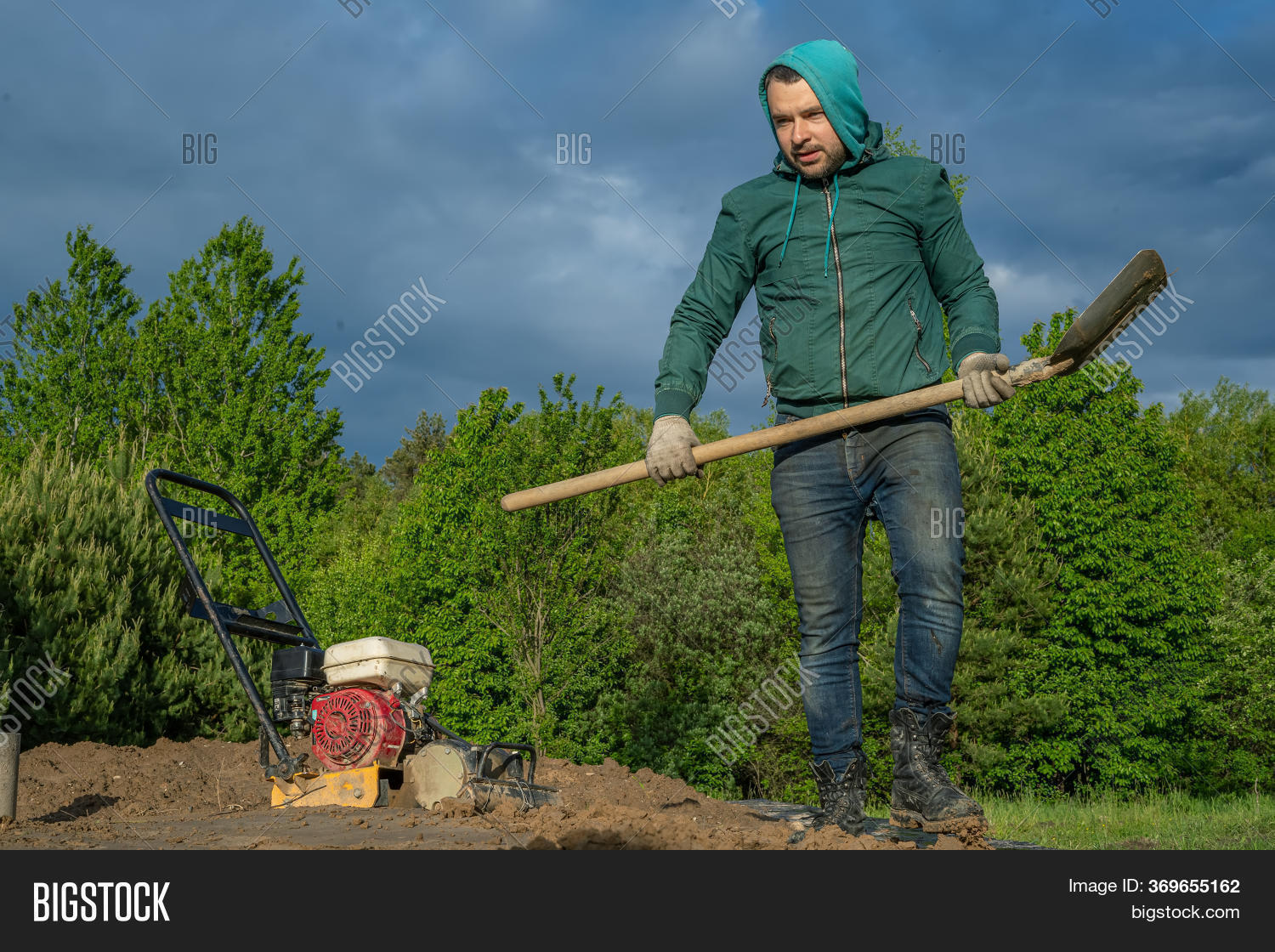 Worker Shovel On Image & Photo (Free Trial) | Bigstock