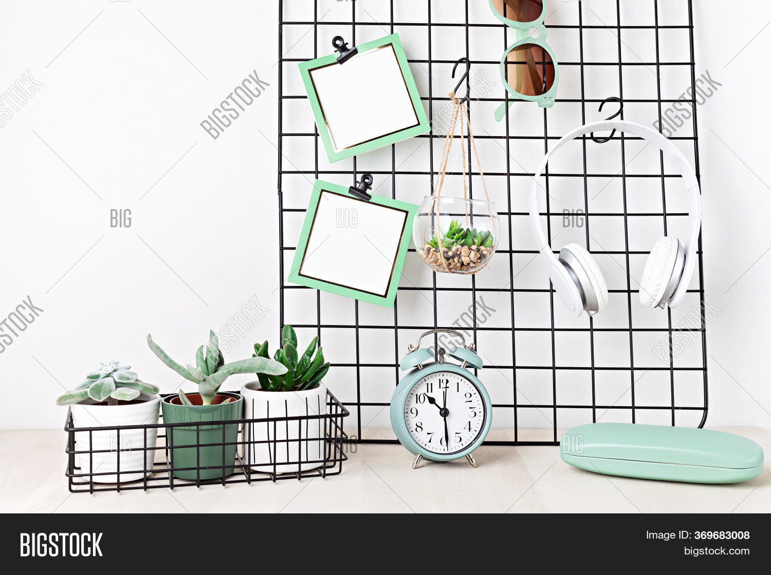 Mockup Mesh Board Image & Photo (Free Trial) | Bigstock