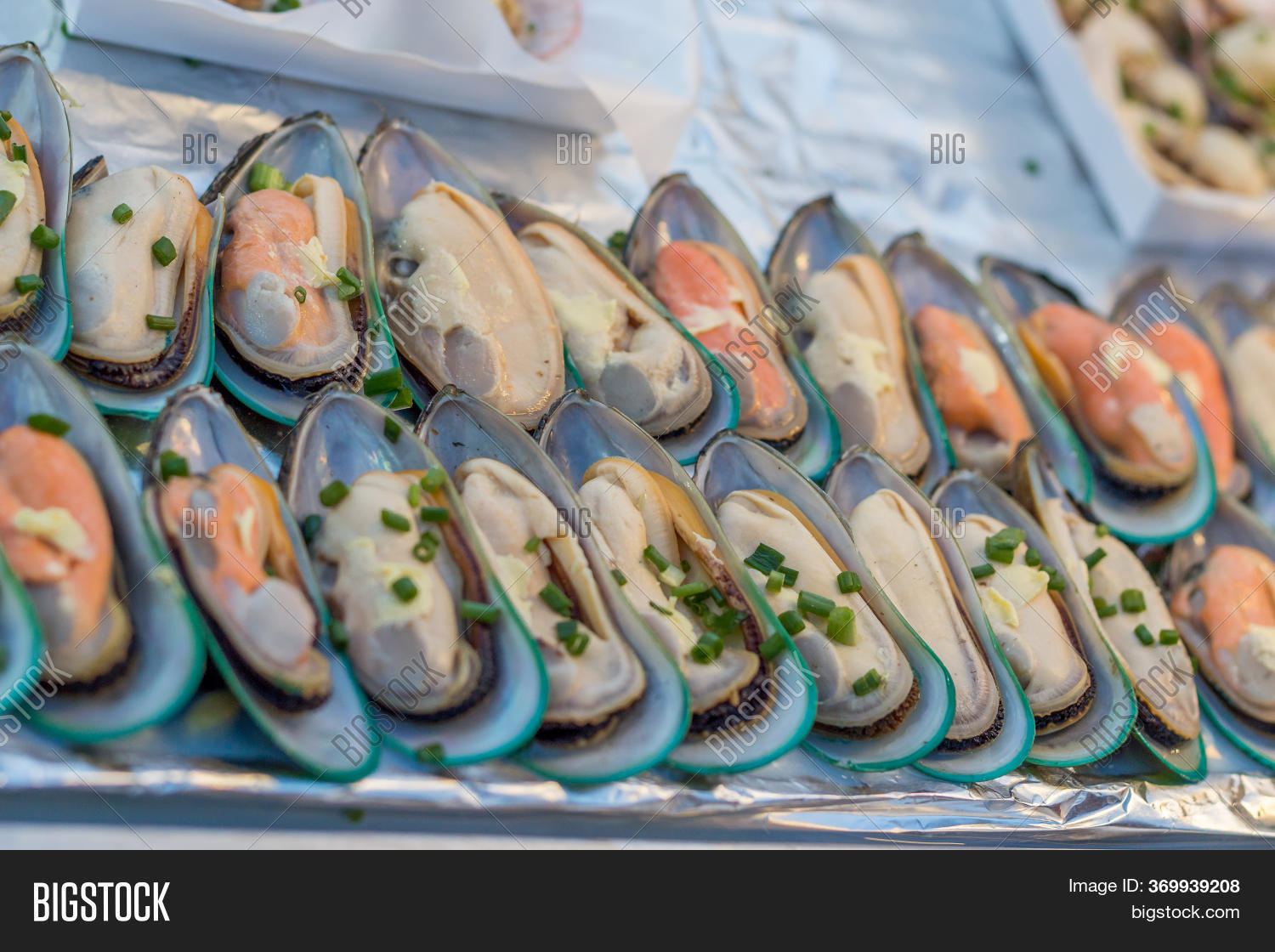 Fresh Mussels On Sale Image & Photo (Free Trial) | Bigstock