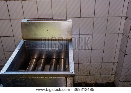 Dirty Empty Deep Fryer Image & Photo (Free Trial) | Bigstock