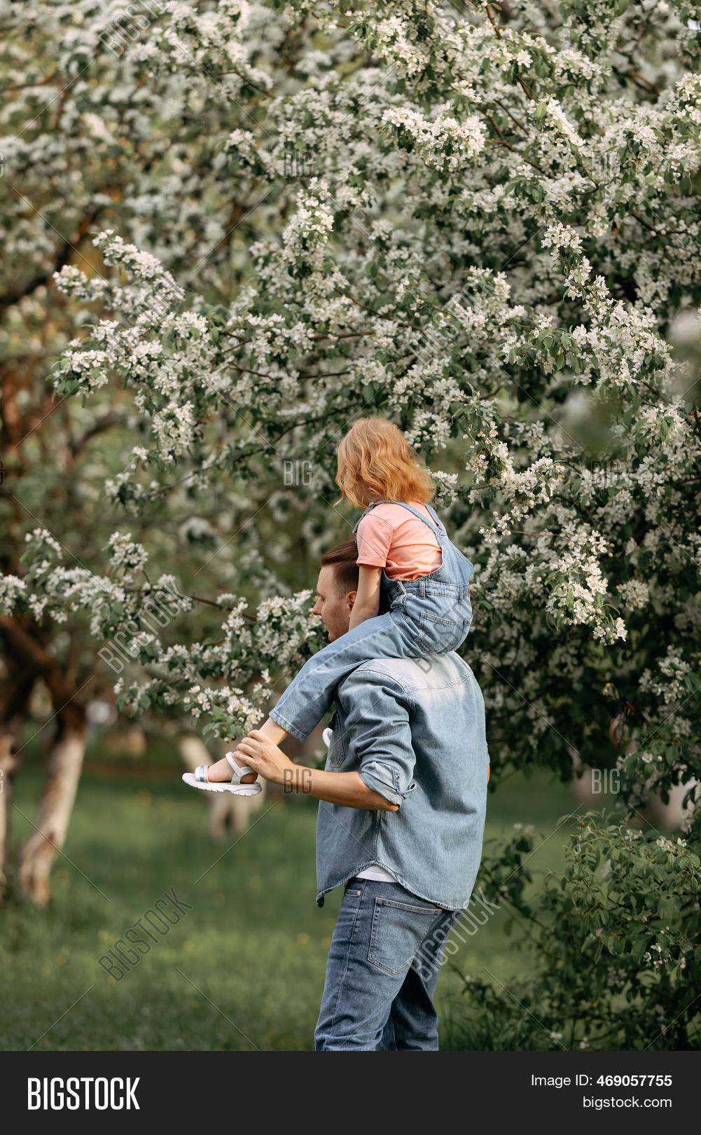 Dad Daughter Hugging Image And Photo Free Trial Bigstock