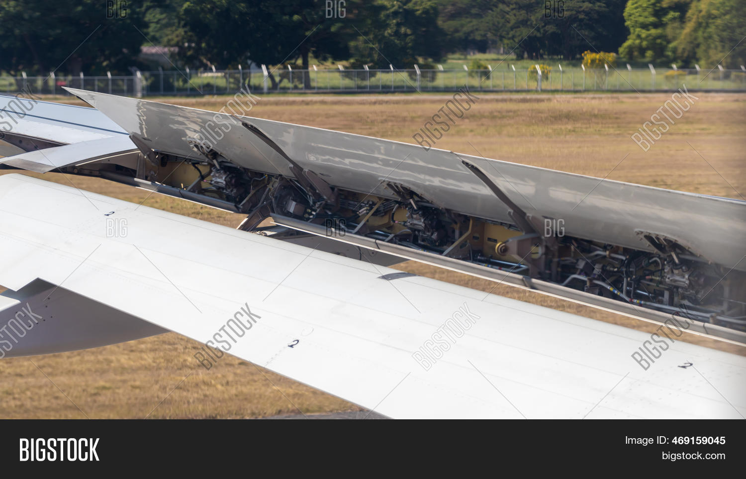 Wing Braking Aircraft Image & Photo (Free Trial) | Bigstock
