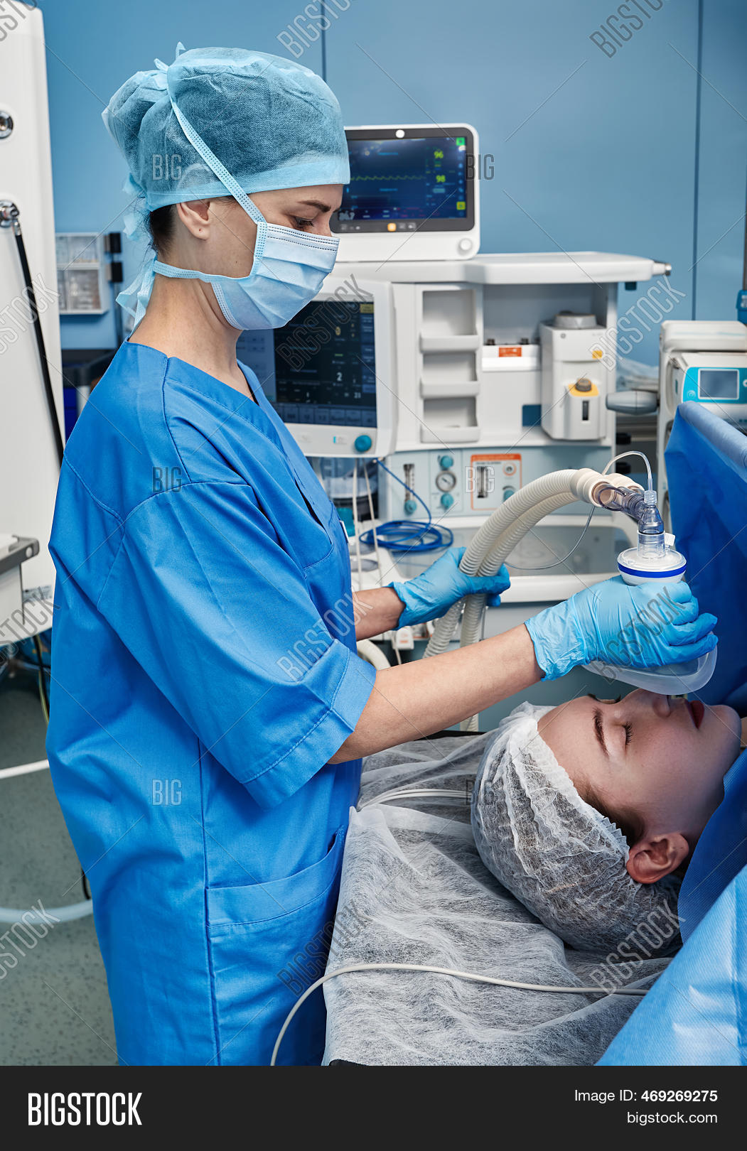 Surgical Nurse Sterile Image & Photo (Free Trial) | Bigstock