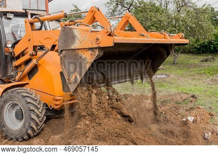 Bucket Bulldozer Fills Image & Photo (Free Trial) | Bigstock