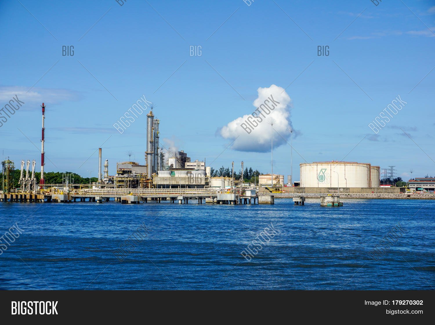 Petronas Methanol Labuan Logo