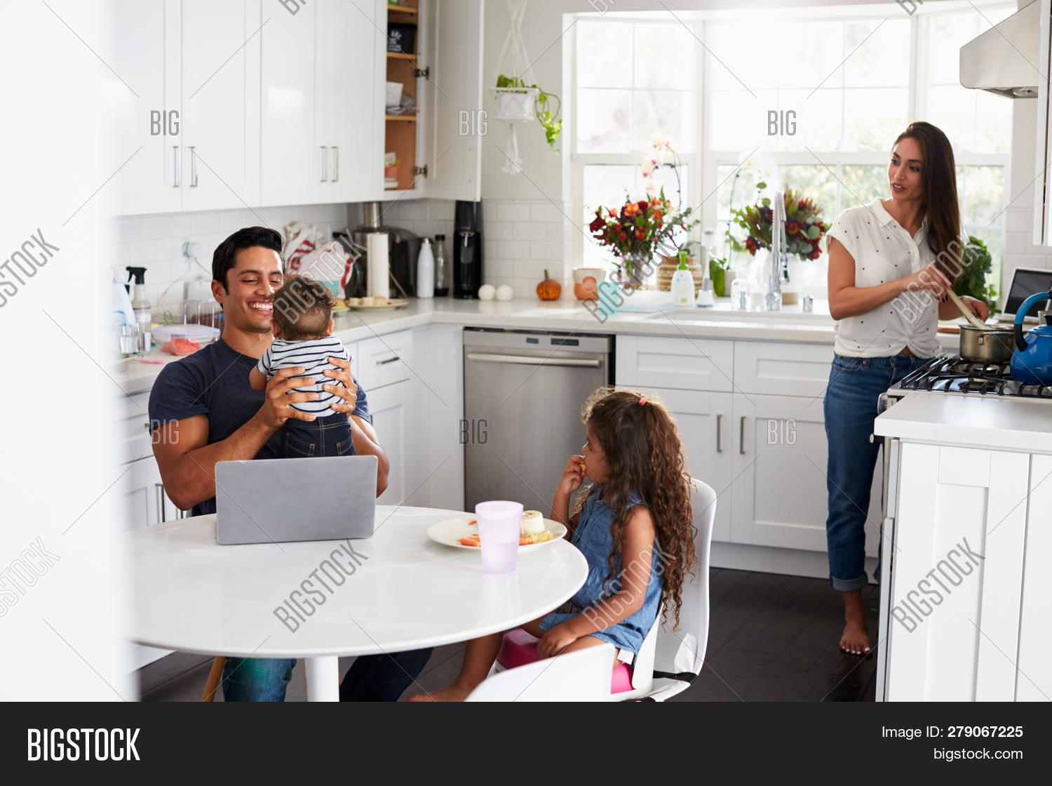 Young Hispanic Family Image & Photo (Free Trial) | Bigstock